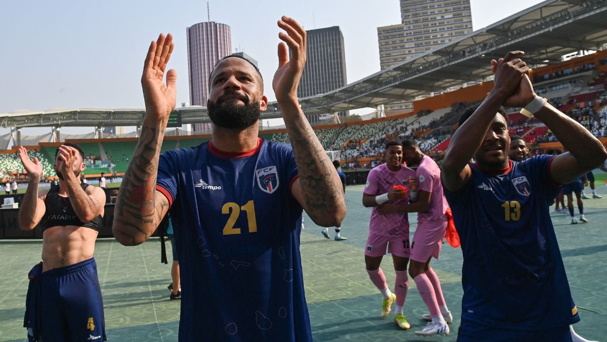 BEBÉ MARCA 'GOLAÇO' DO MEIO DA RUA POR CABO VERDE! EX BENFICA AJUDOU ...